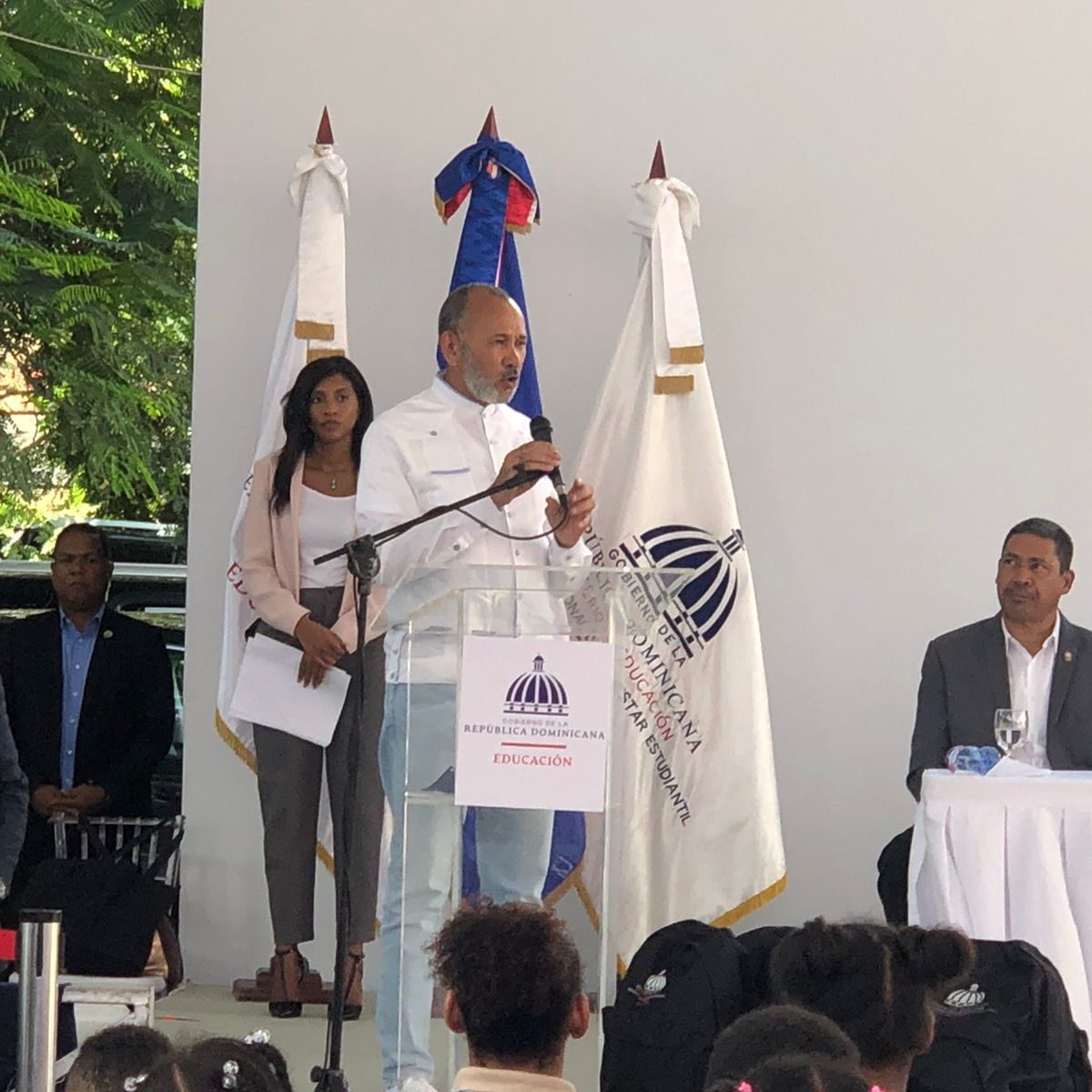 «Para callar la vocinglería», director del Inabie dice están firmando ...