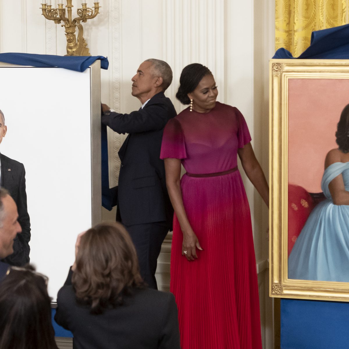 Barack y Michelle Obama revelan sus retratos oficiales entre bromas y vítores – El Nuevo Diario ...
