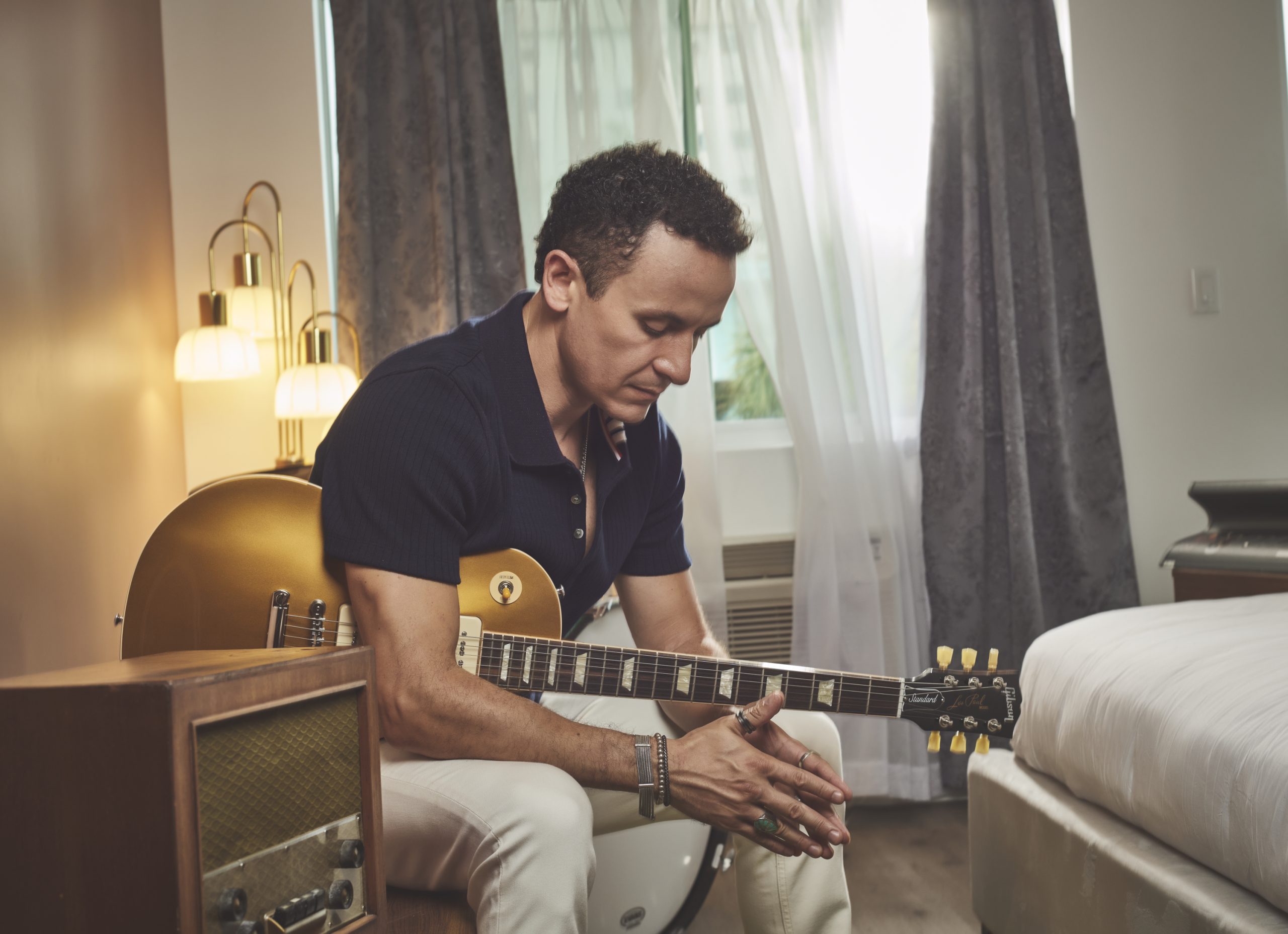 Fonseca, un “viajante” que trae una maleta de canciones a Santo Domingo ...