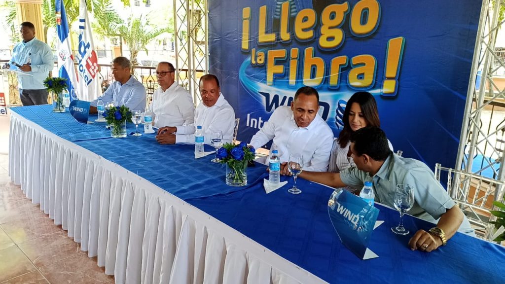 Indotel y Wind Telecom inauguran proyecto de fibra óptica en Santiago ...