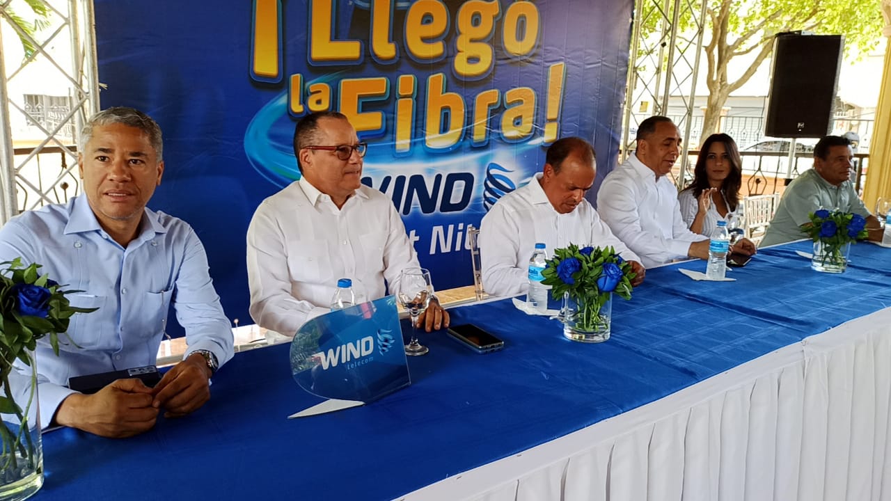 Indotel y Wind Telecom inauguran proyecto de fibra óptica en Santiago ...