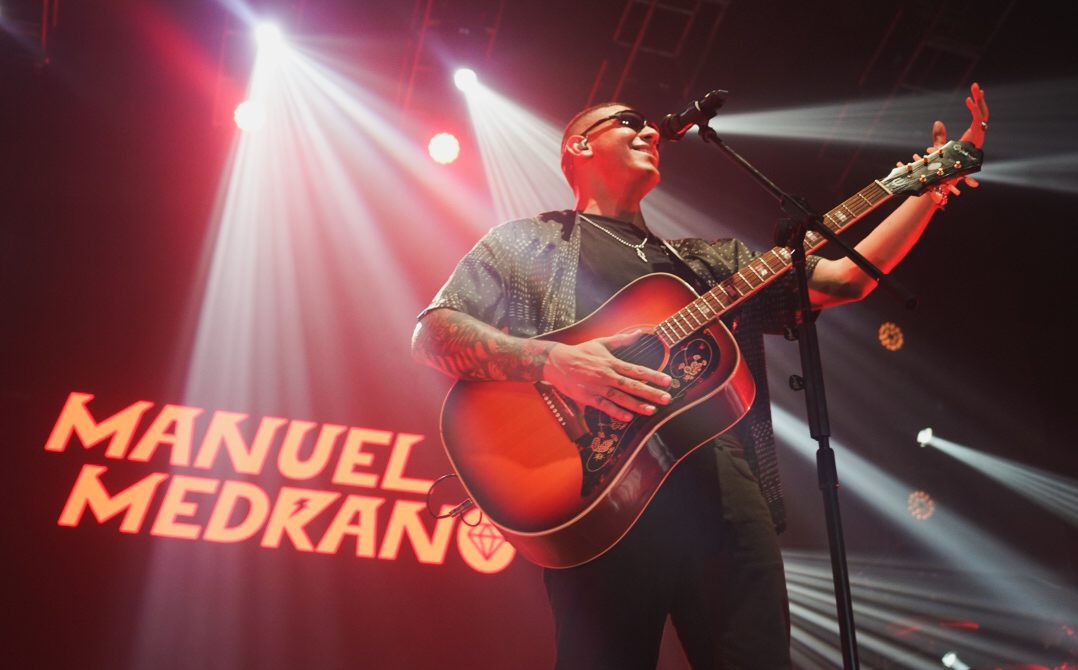 Manuel Medrano, una noche donde emocionó a sus seguidores con su ...
