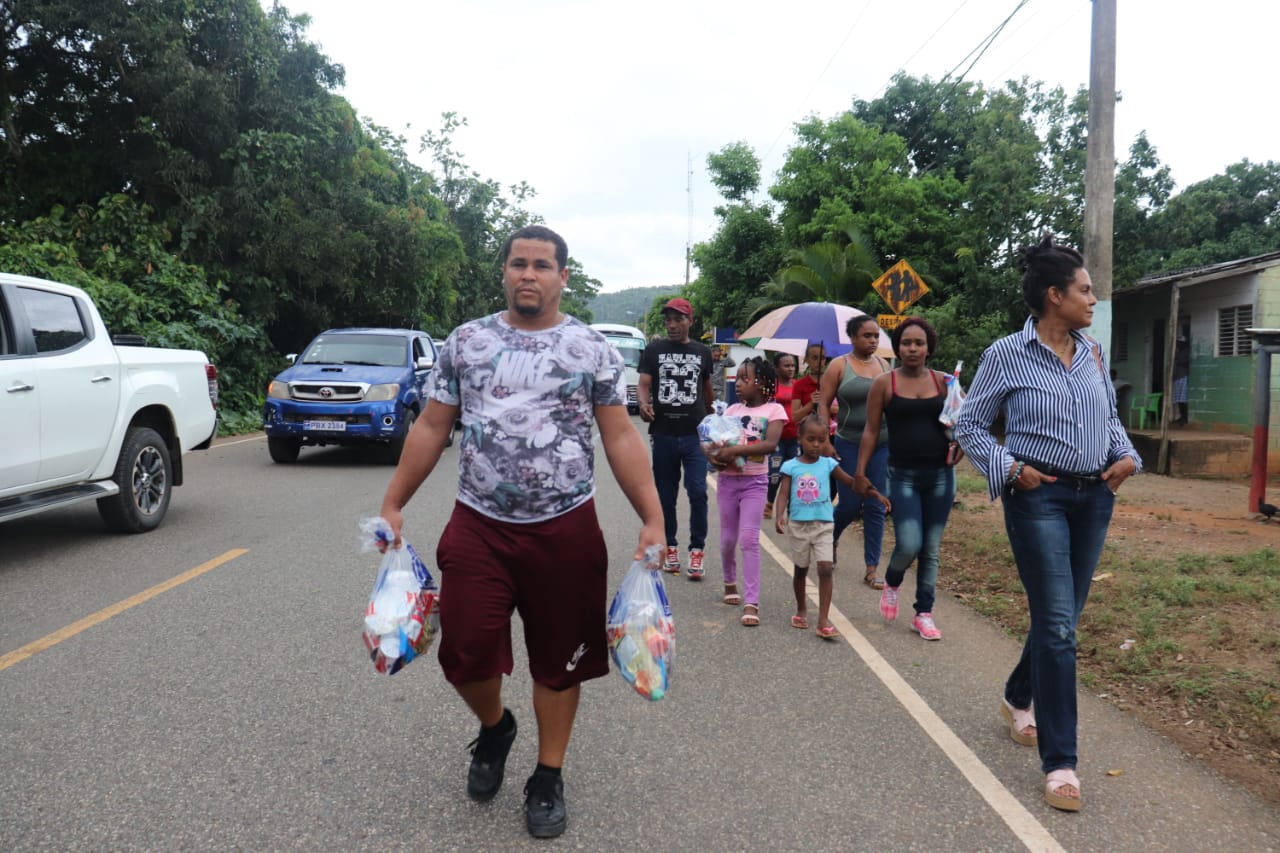 Gobernadora Monte Plata entrega raciones de alimentos a munícipes de ...
