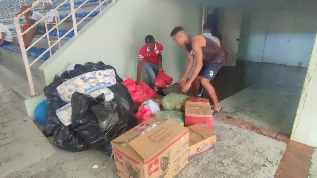 Director de Protecon lleva ayuda a afectados por Fiona en Hato Mayor