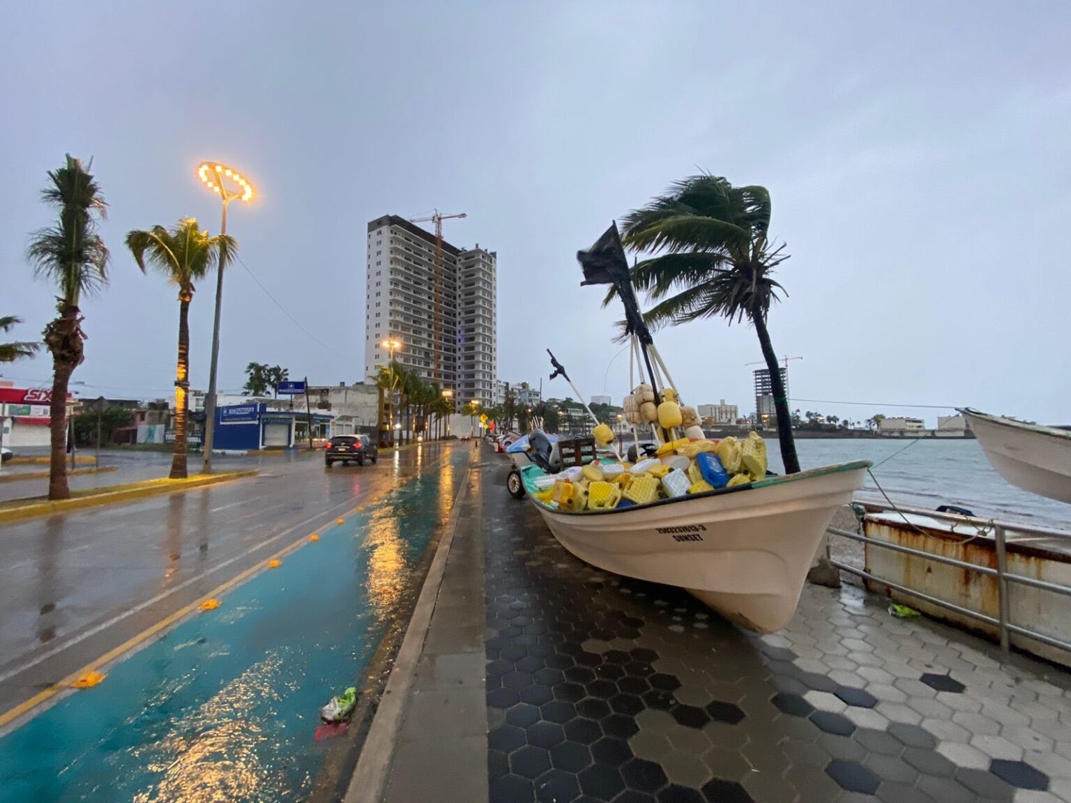 El huracán Orlene cae a categoría 2 pero impactará al occidente de ...