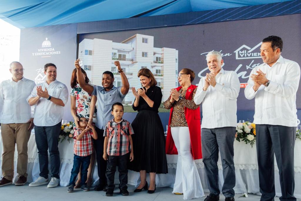 Vicepresidenta Peña y ministro Bonilla entregan 150 apartamentos de “Mi Vivienda Los Salados ...