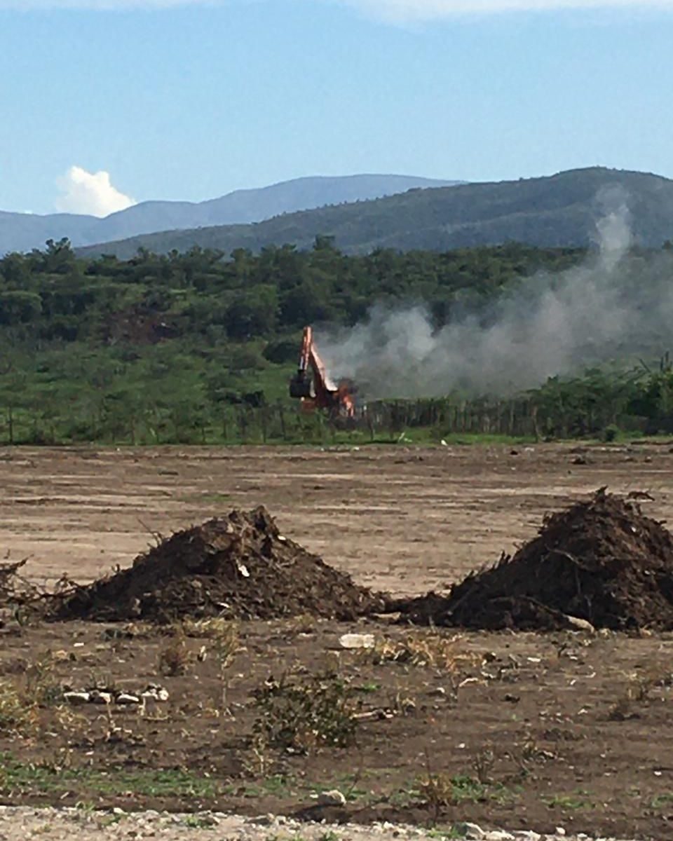 Queman retroexcavadora de supuestos invasores en Villarpando, Azua ...