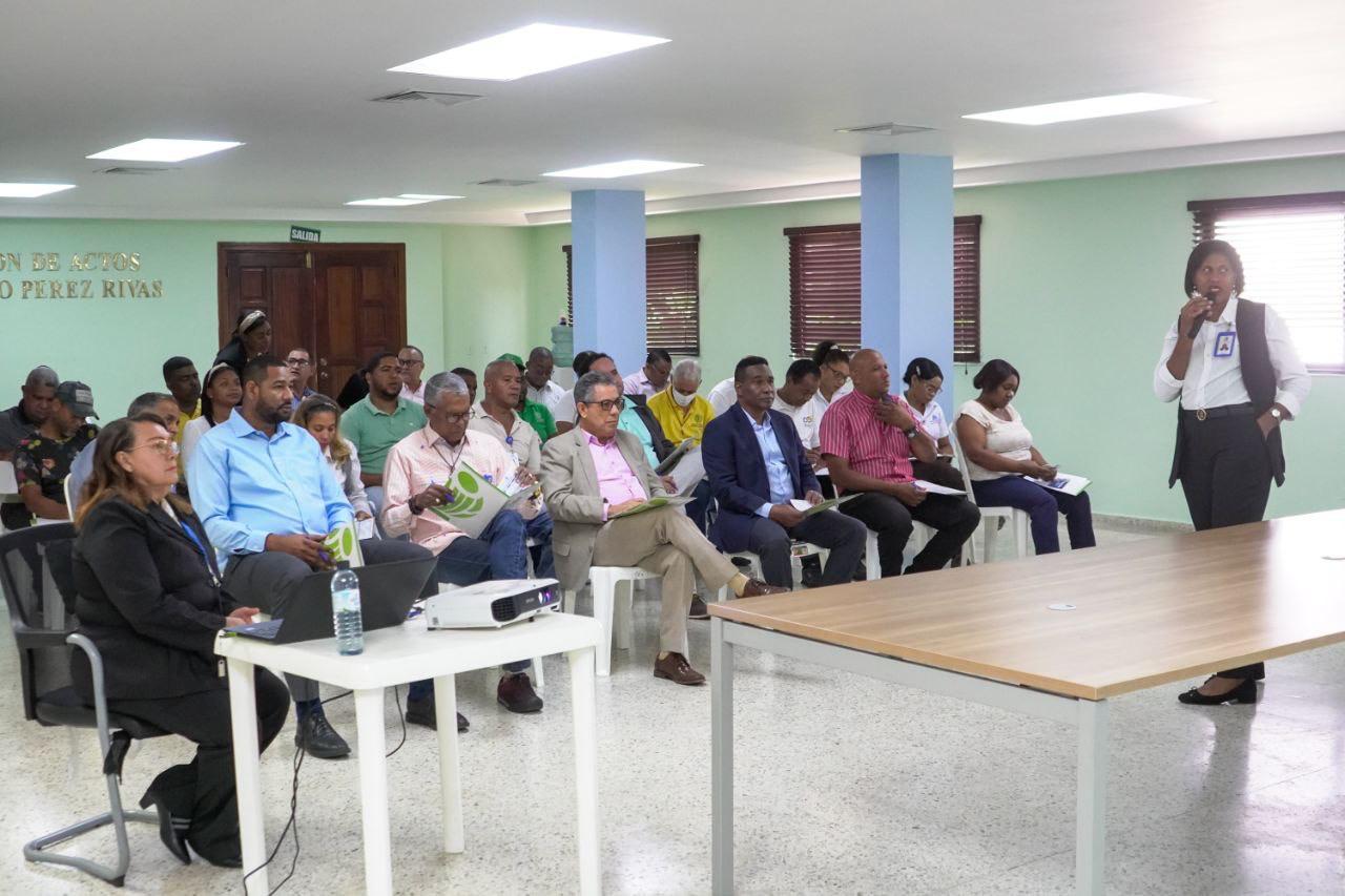 Empleados de la DGDC reciben orientaciones sobre sus derechos como ...