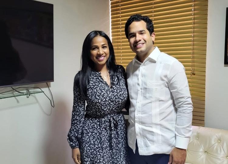 Omar Fernández juramenta a la dirigente y presidenta de la Dirección ... Omar Fernández juramenta a la dirigente y presidenta de la Dirección ...
