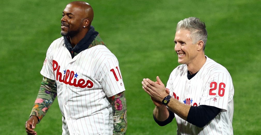 Jimmy Rollins y Chase Utley lanzaron la primera bola en cuarto juego de ...