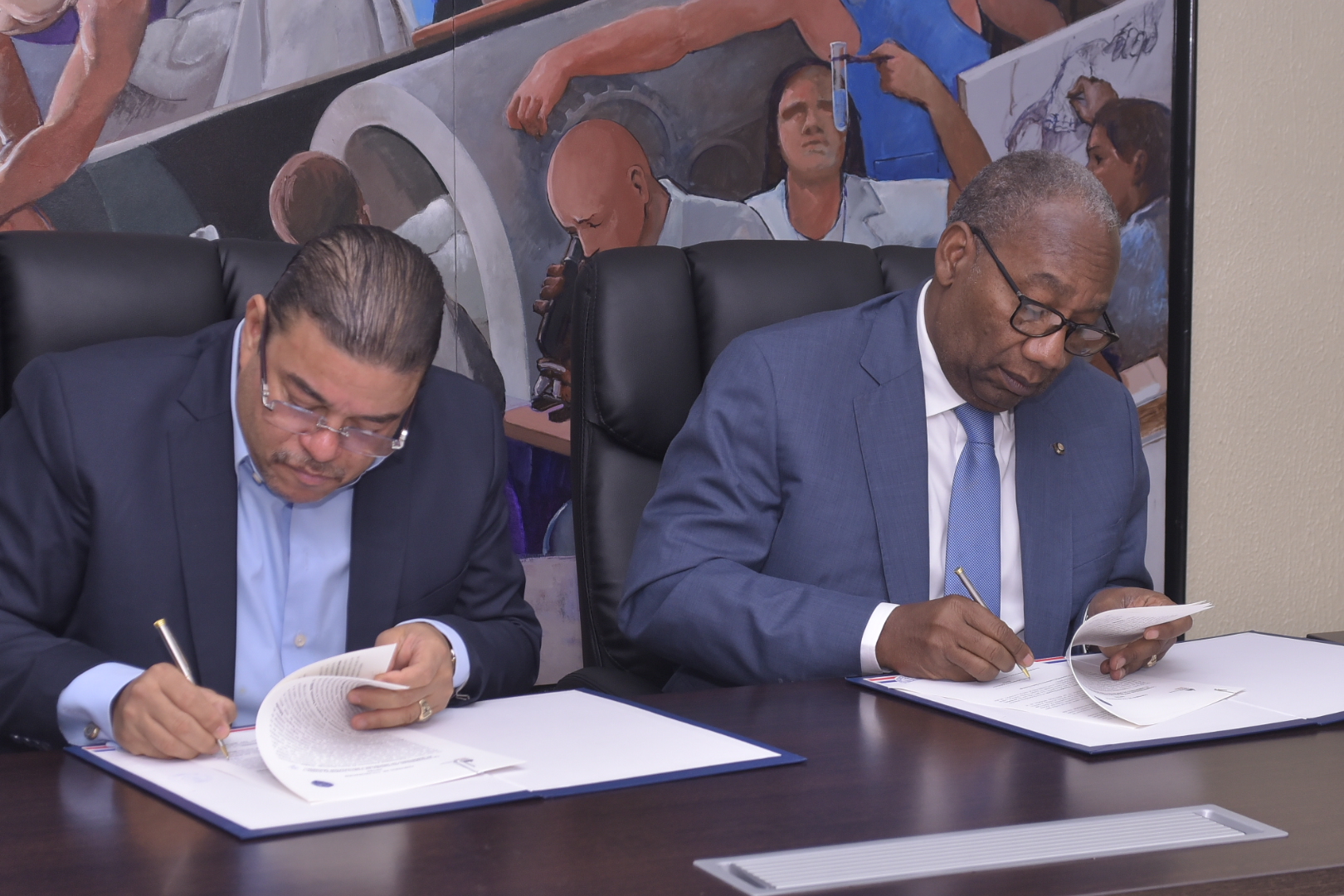 Miderec cede instalaciones deportivas a la UASD