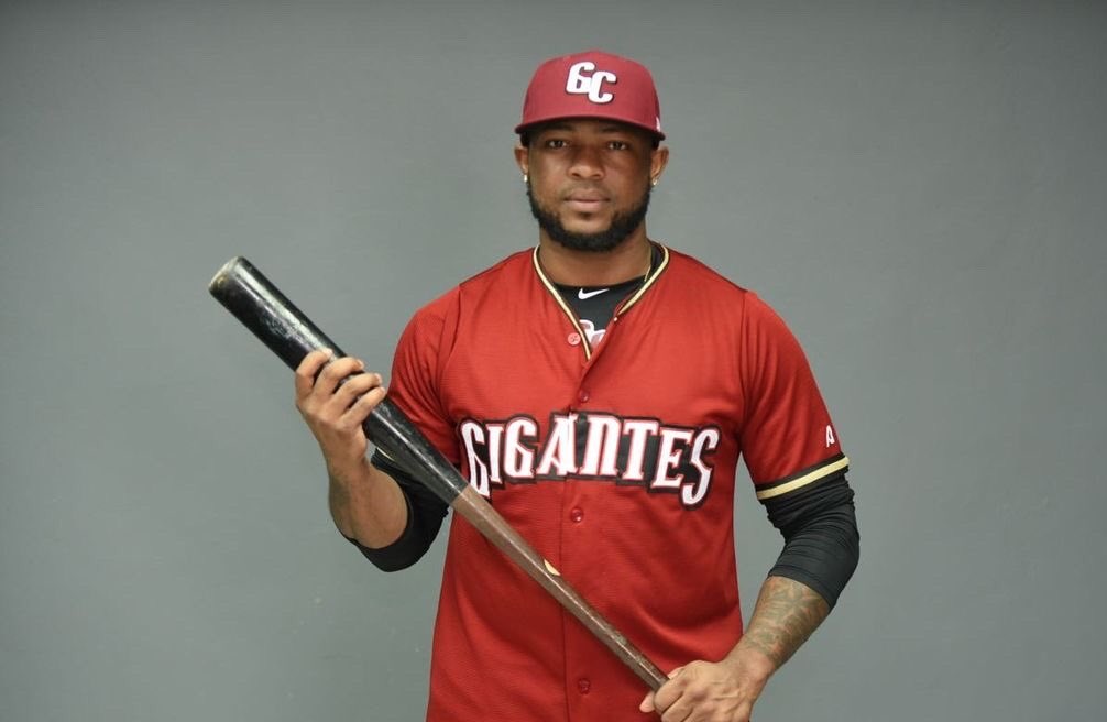 Gigantes envían a Leandro Castro a los Leones por un pick del sorteo ...