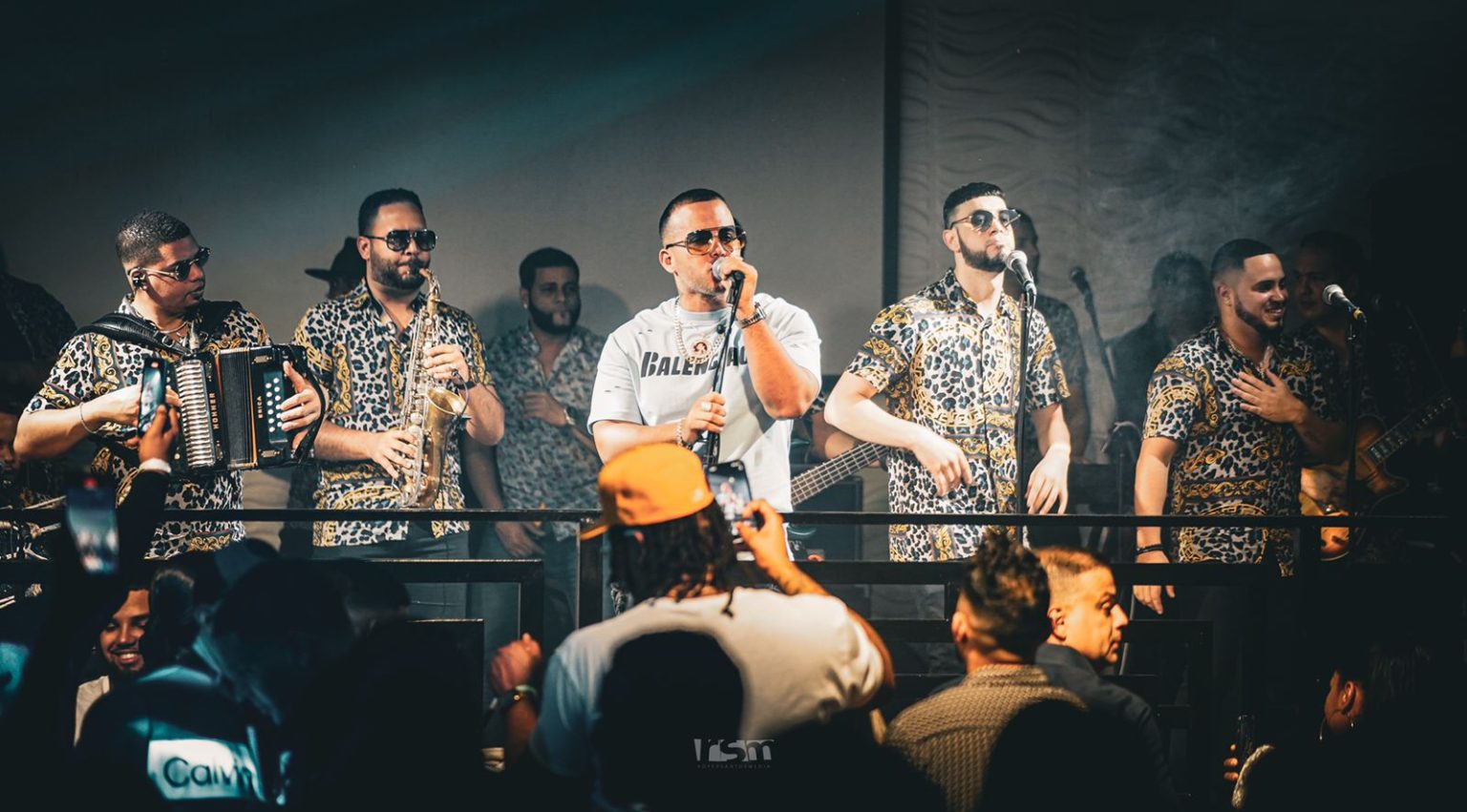 El Blachy regresa de gira y revoluciona la radio con su nuevo tema ...