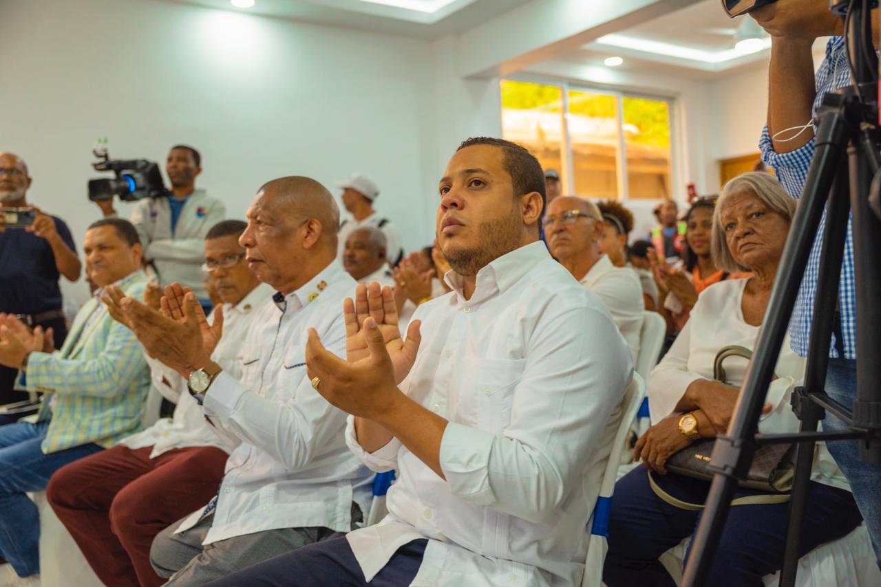 (VIDEO) Paliza es declarado “Hijo Adoptivo” de Samaná y entrega ...