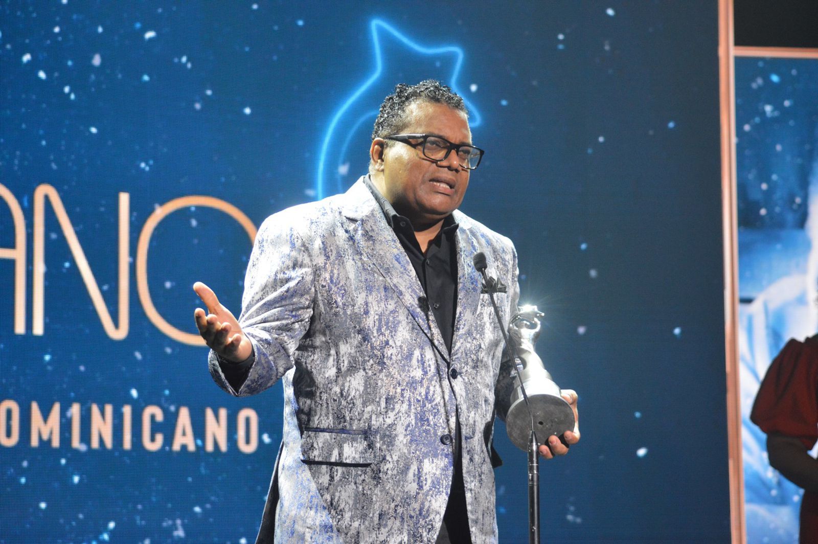 Pochy Familia recibe Premio Soberano por los 35 años de la Coco Band – El Nuevo Diario ...