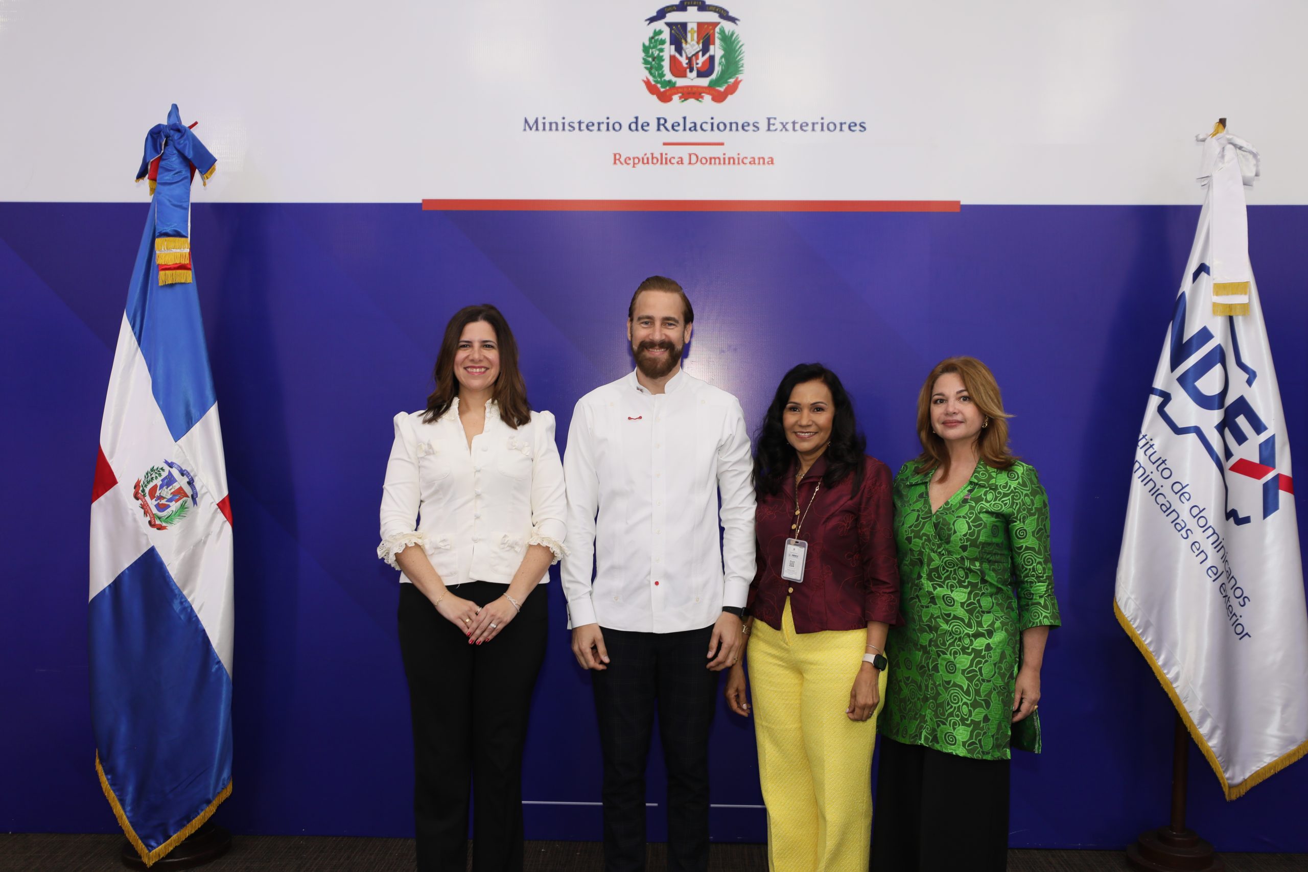 MIREX y Vimenca convocan concurso de escritura “Cuéntame tu Historia ...