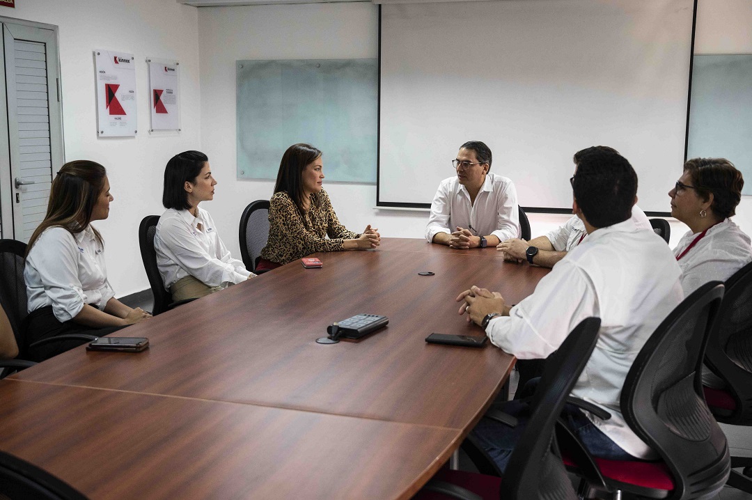 Empresa Kinnox dona 30,000 planchas de zinc para reconstruir viviendas ...