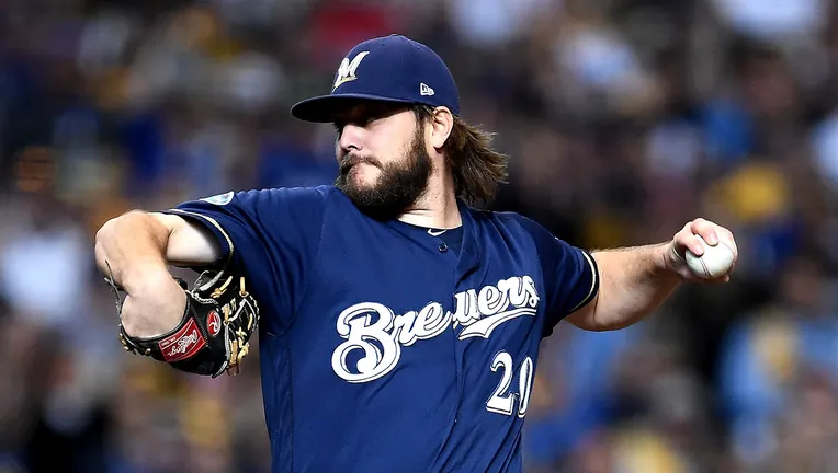 Cerveceros oficializan firma de Wade Miley por una temporada en Grandes ...