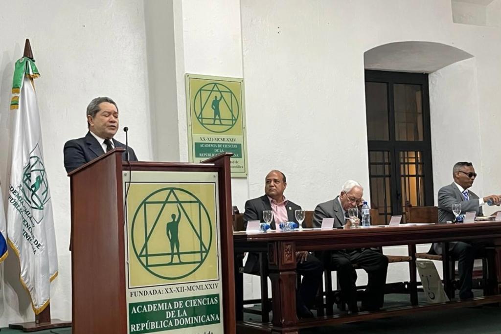 Andrés Merejo presenta sus dos nuevas obras en la Academia de Ciencias ...