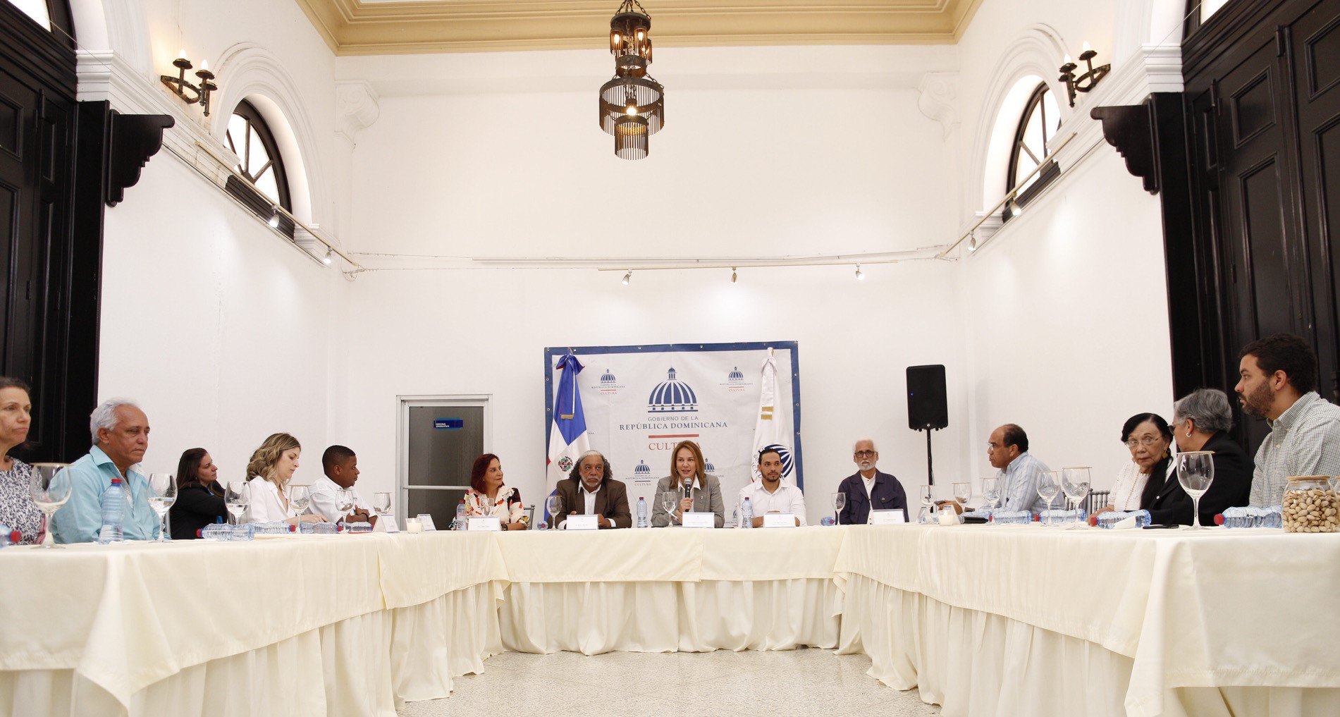 Ministra de Cultura juramenta a Rafelito Mirabal y a Chiqui Checo en ...