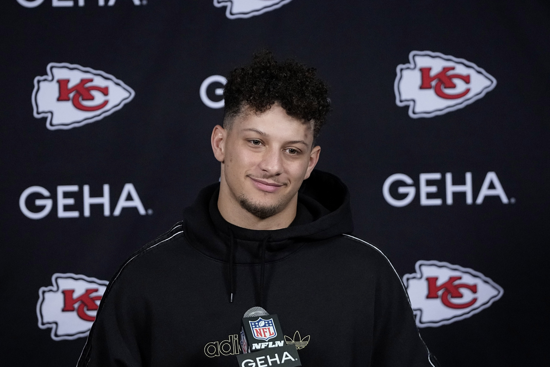 Patrick Mahomes reconoce en la defensiva de Eagles un gran desafío en ...