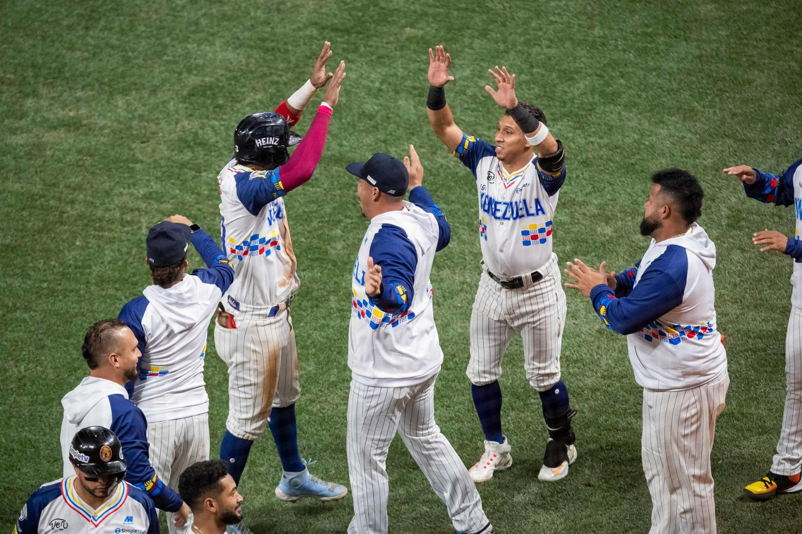 Serie del Caribe: Venezuela deja en el terreno a RD con batazo de José ...