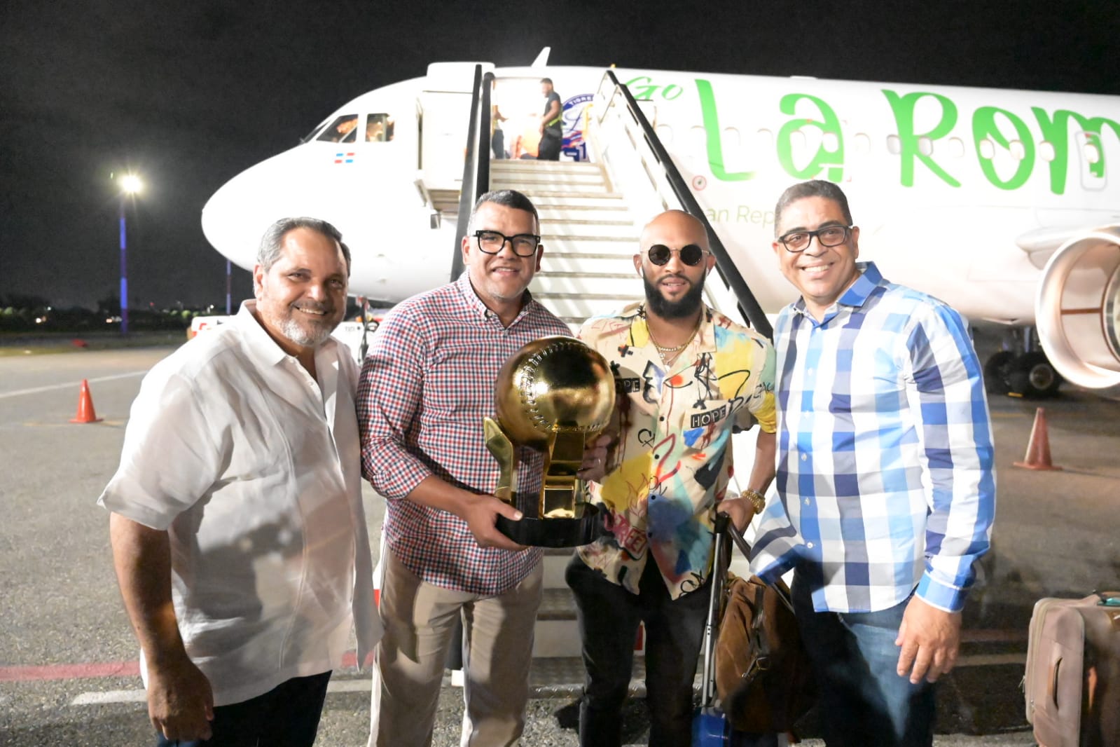 Junior Noboa, en representación del Gobierno recibe a los campeones ...