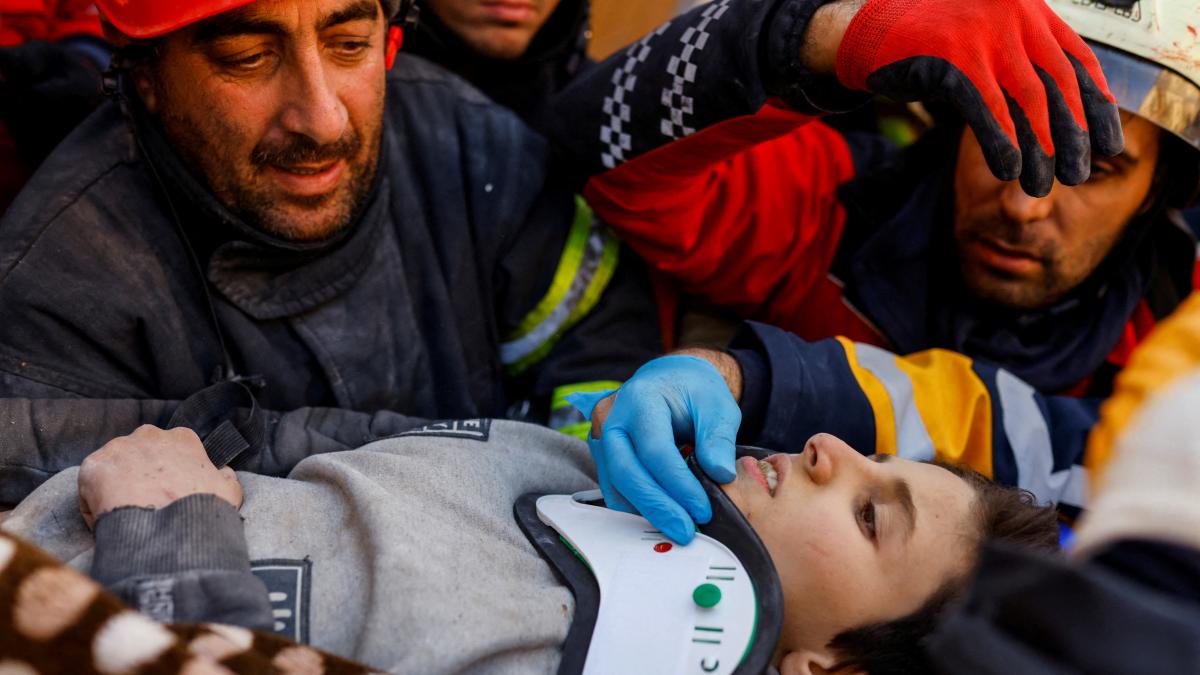 Rescatan a un niño en Turquía tras 182 horas atrapado entre escombros – El Nuevo Diario ...