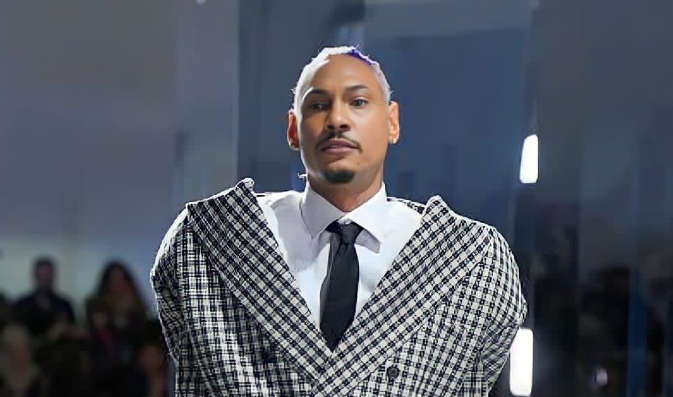 Kiko el Crazy se viste de alta costura; modela en el New York Fashion ...