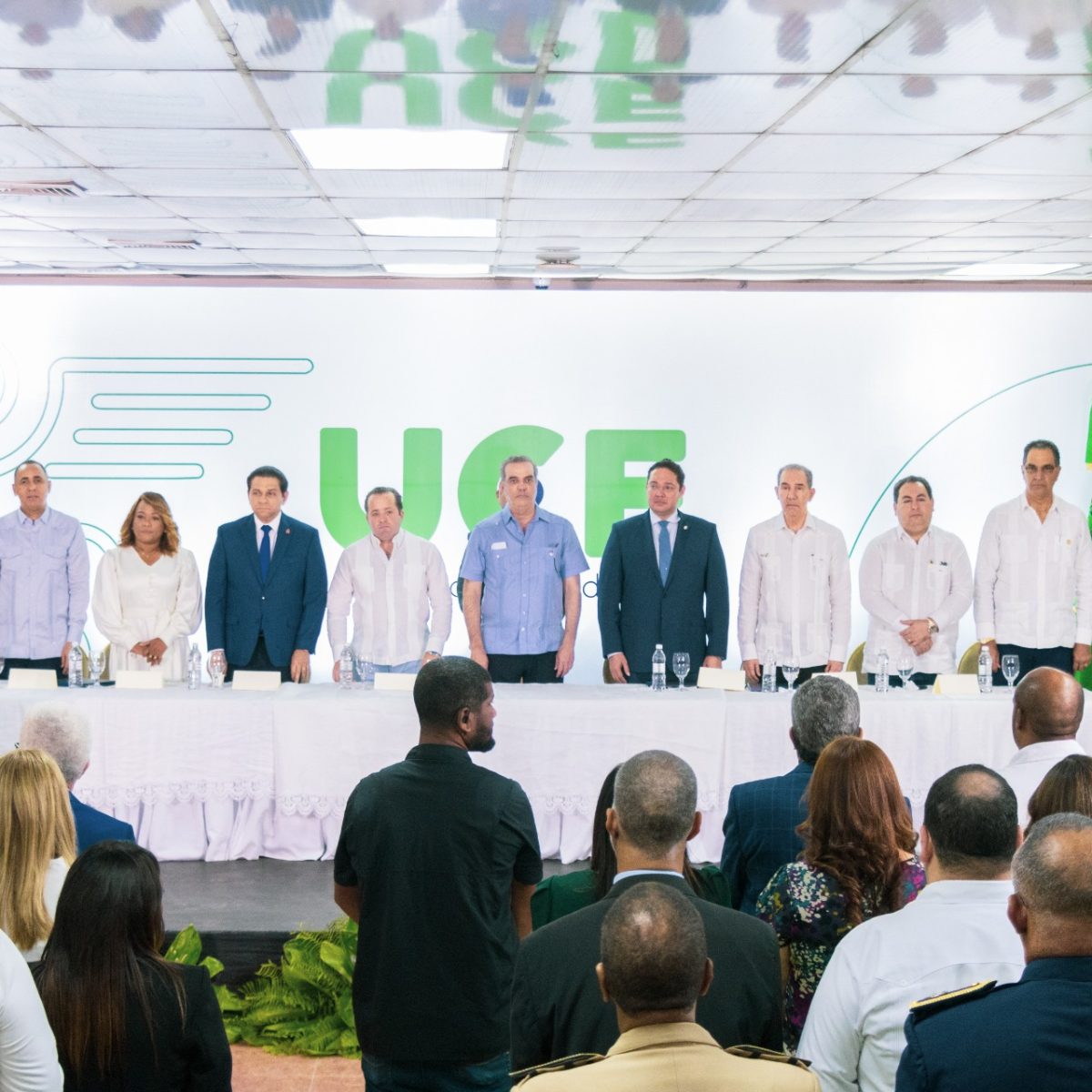 UCE inaugura centro de simulación de salud con la participación de Luis ...