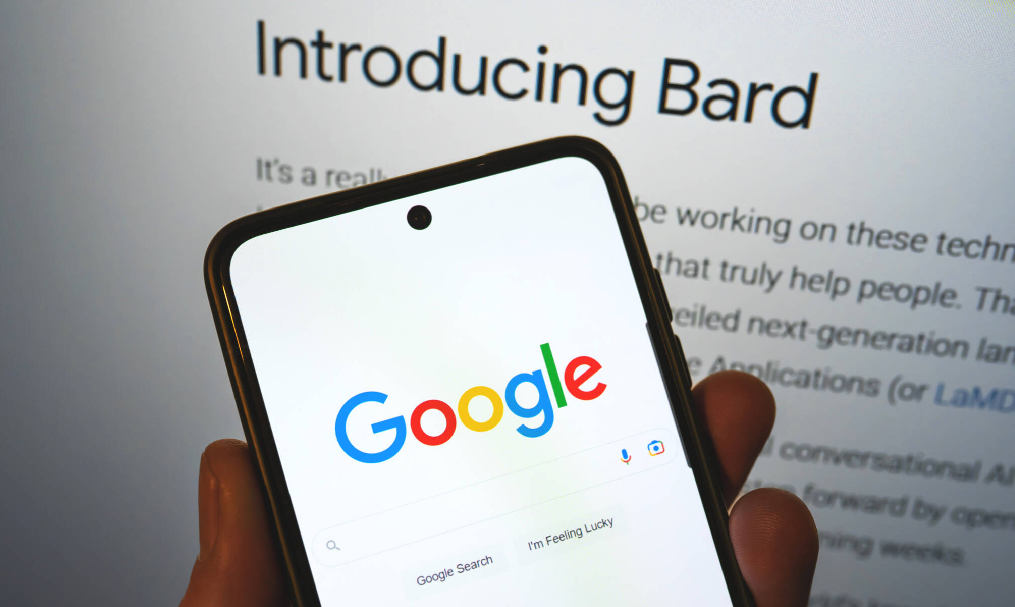 Entérate cual fue el error del chatbot de Google que le costó $100 ...