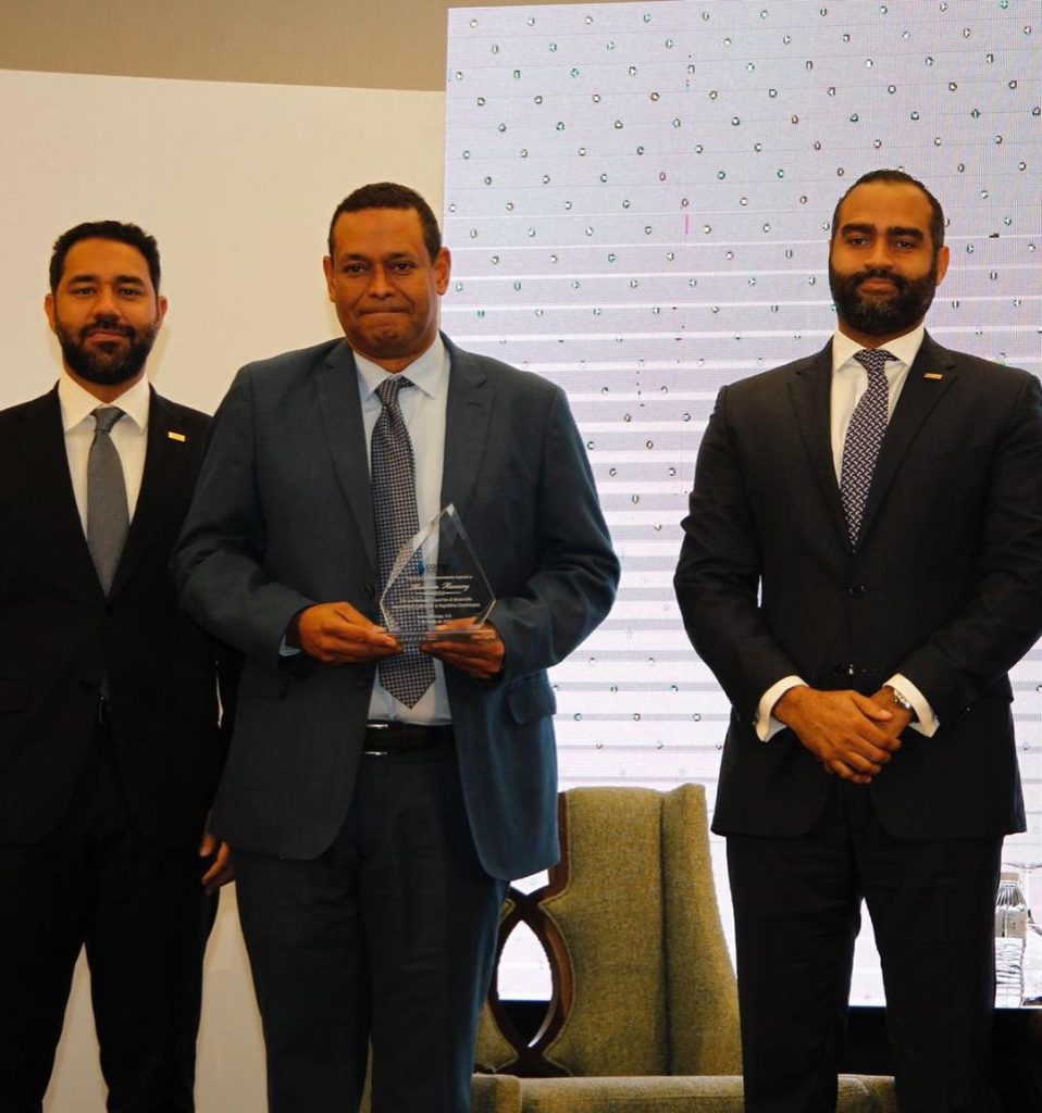 Entregan reconocimientos por trayectoria en liderazgo y aporte al ...