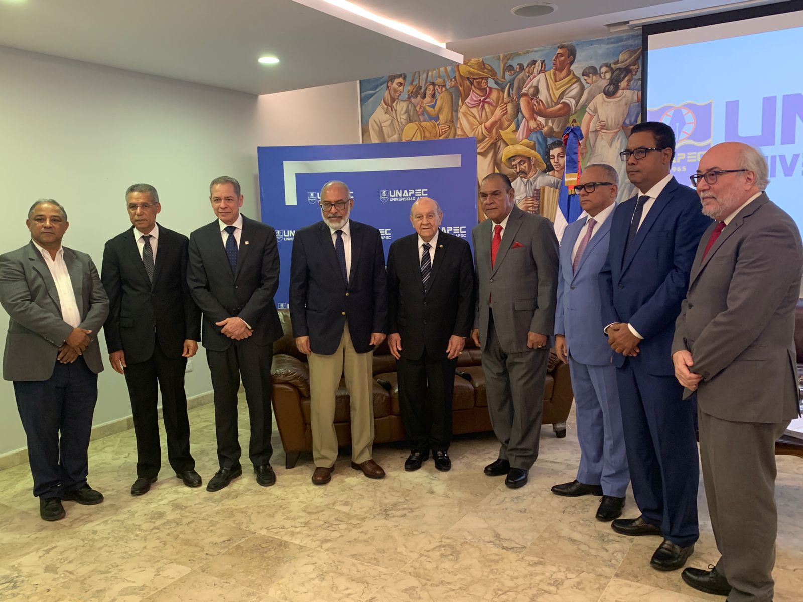 Comisión entrega a las autoridades de APEC ejemplar del proyecto de ...