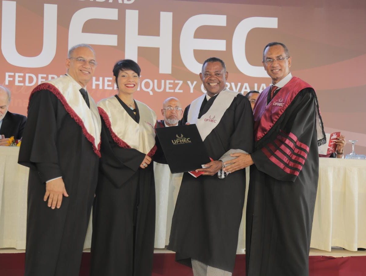 UFHEC gradúa 334 profesionales en la región sur – El Nuevo Diario ...