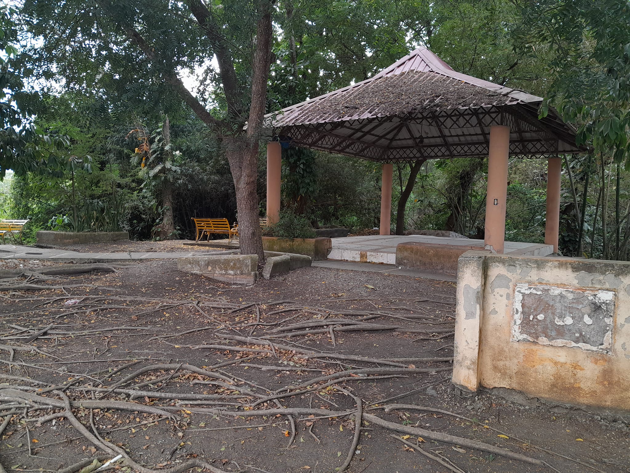 Autoridades municipales abandonan parque urbanización Eurípides en Moca ...