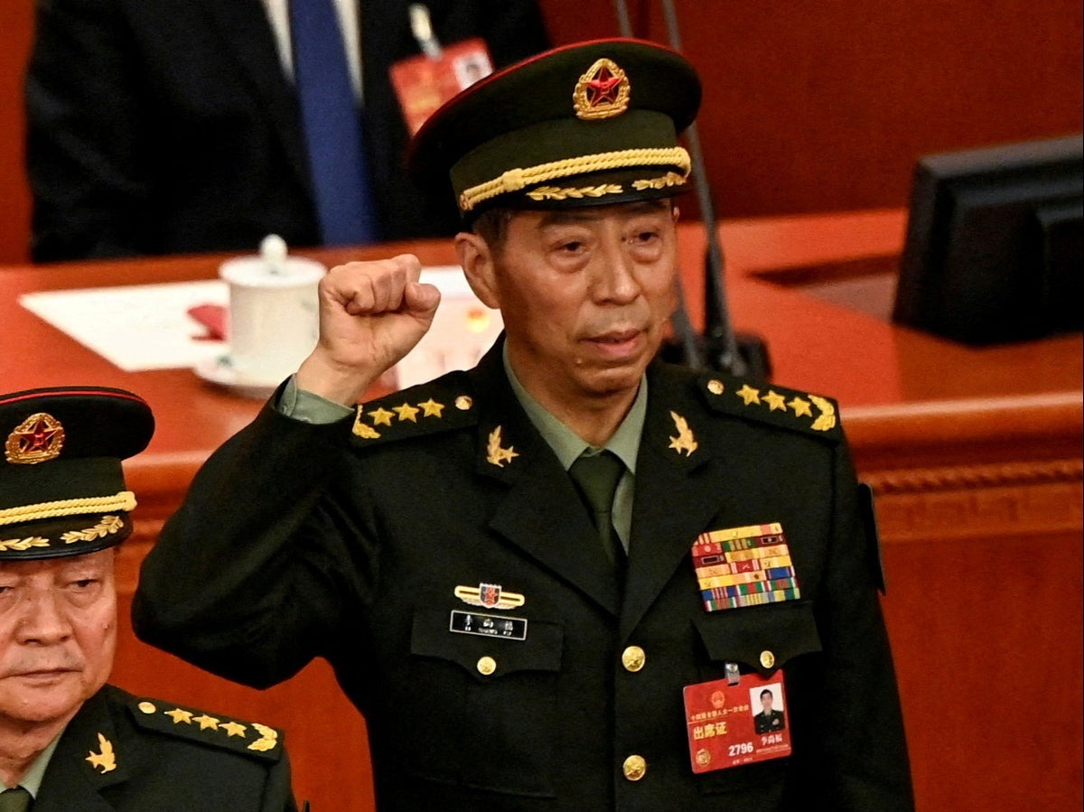 China nombra ministro de Defensa al general Li Shangfu, sancionado por ...