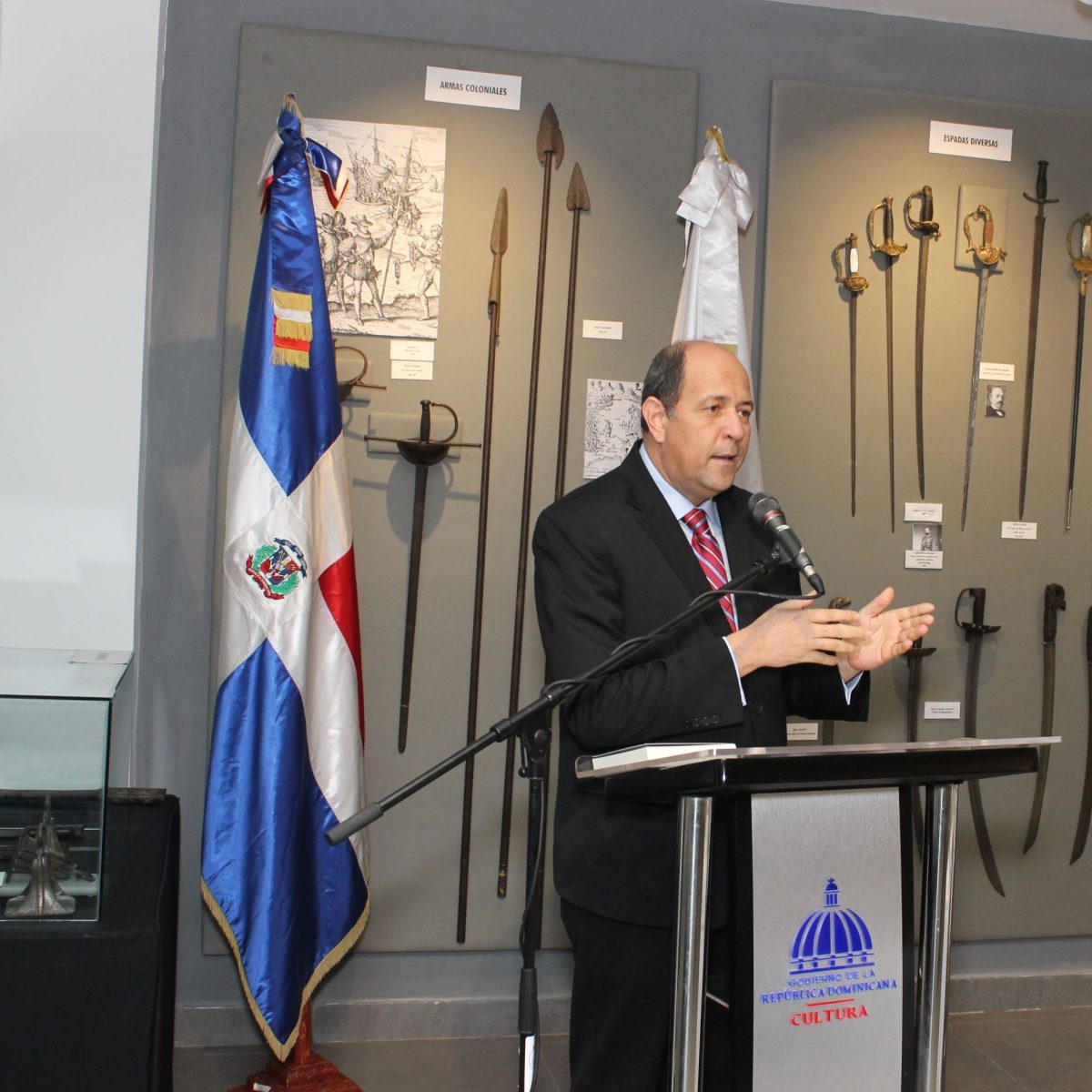 Orlando Inoa pone en circulación libro ‘Breve historia dominicana’ en ...