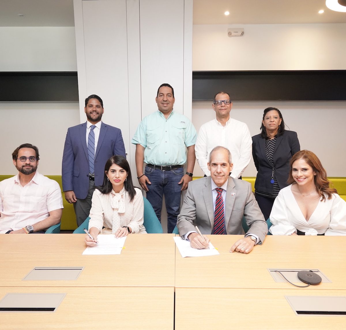 Itabo y Refidomsa firman acuerdo que hará más eficiente y competitiva ...