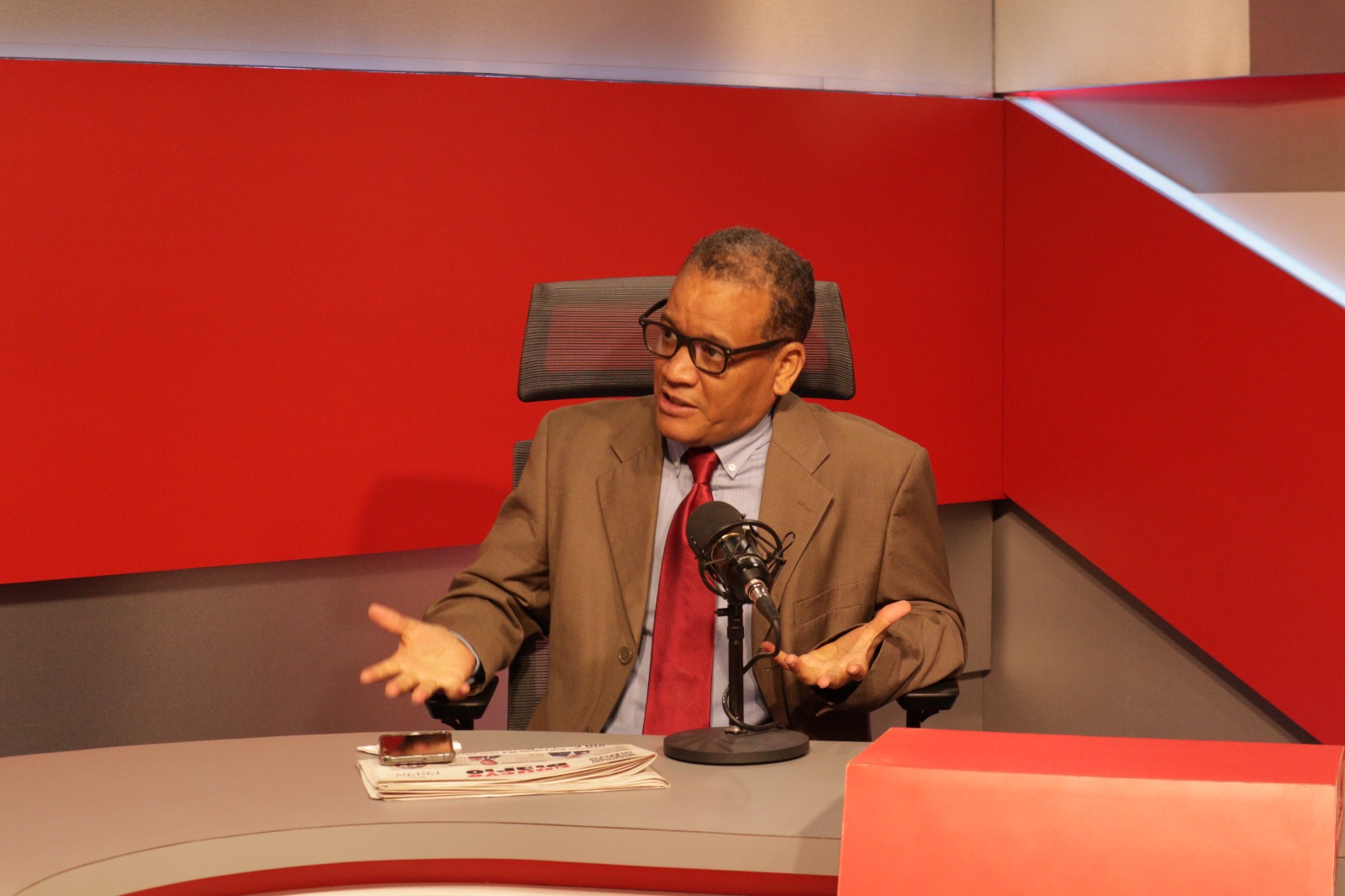 Escritor Basilio Belliard considera es un error del Gobierno posponer ...