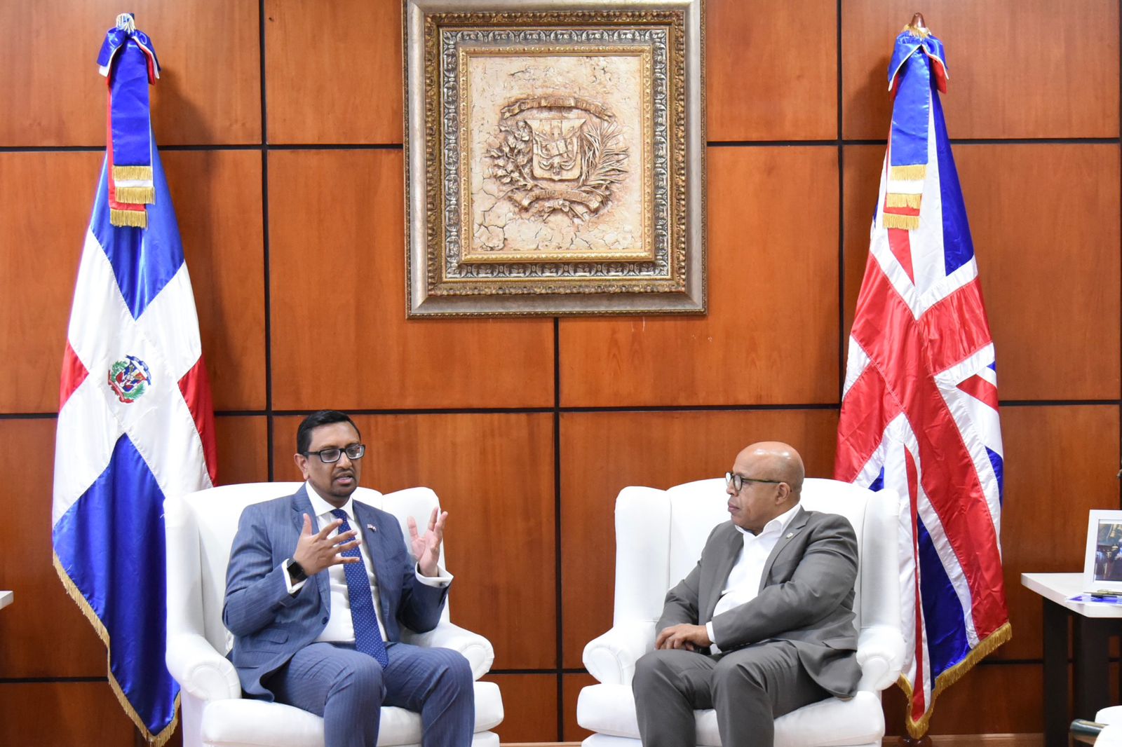 Presidente CD y embajador del Reino Unido tratan temas de interés para ...