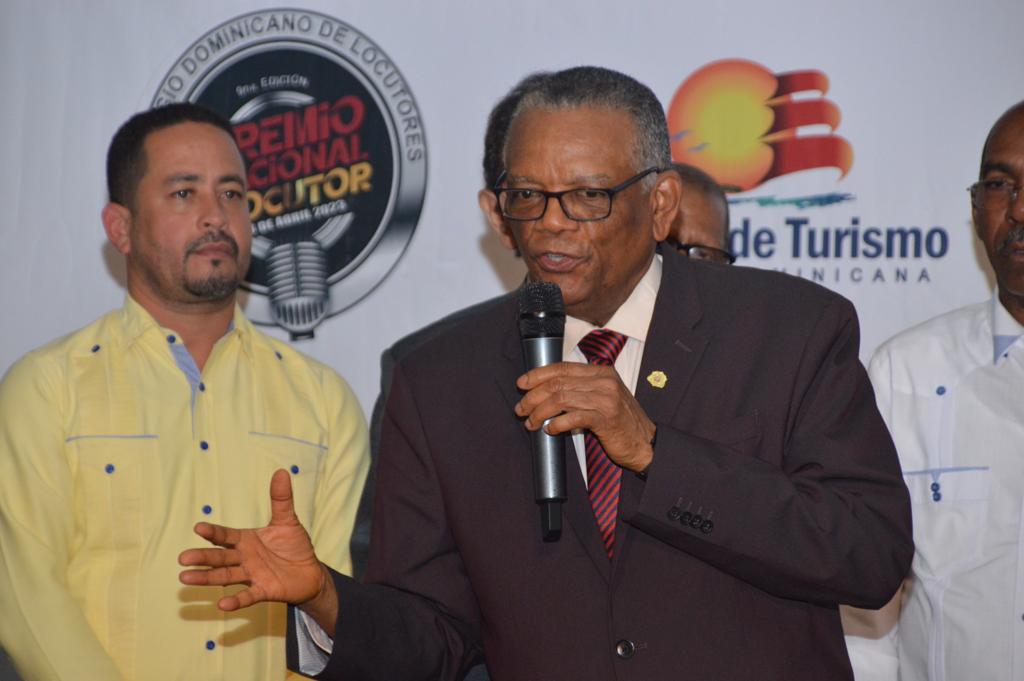 Entregan Premio Nacional del Locutor; reconocen al director general de Migración – El Nuevo ...