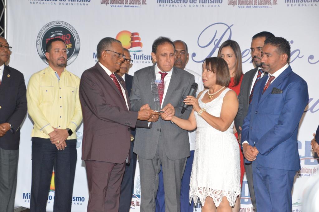 Entregan Premio Nacional del Locutor; reconocen al director general de Migración – El Nuevo ...