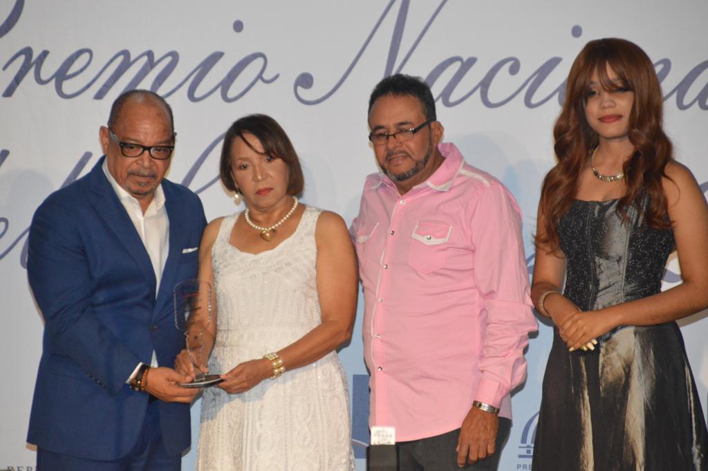 Entregan Premio Nacional del Locutor; reconocen al director general de Migración – El Nuevo ...