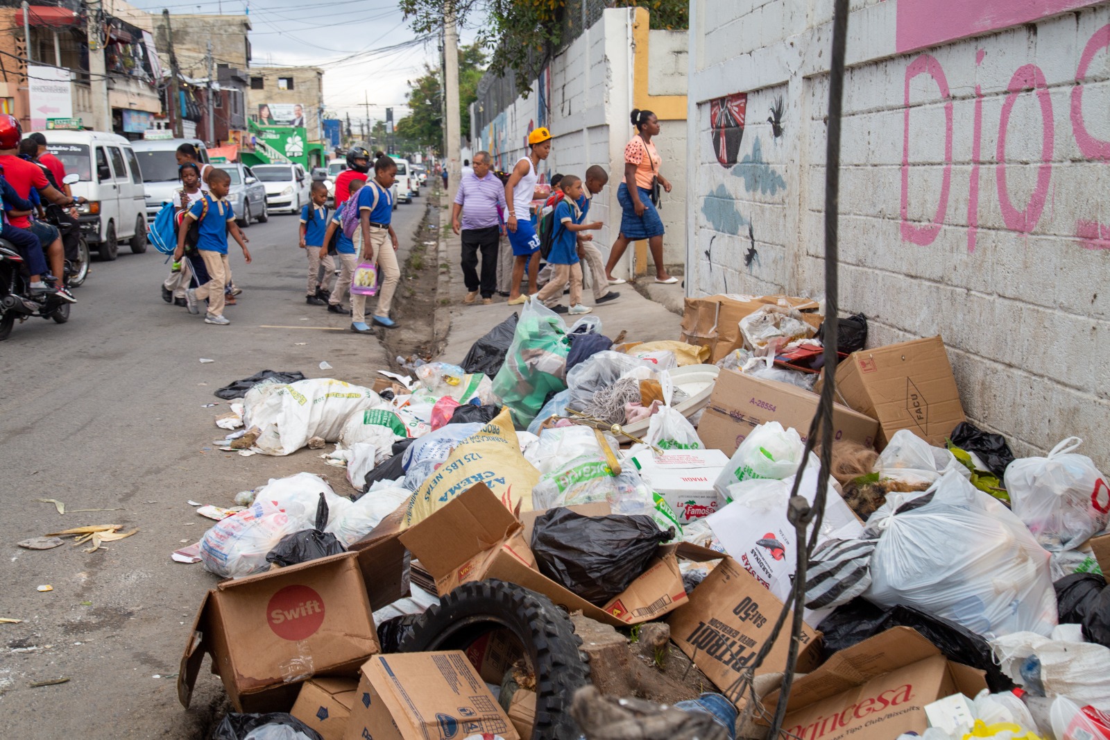(VIDEO) Continúan las quejas por el cúmulo de basura en Santo Domingo ...