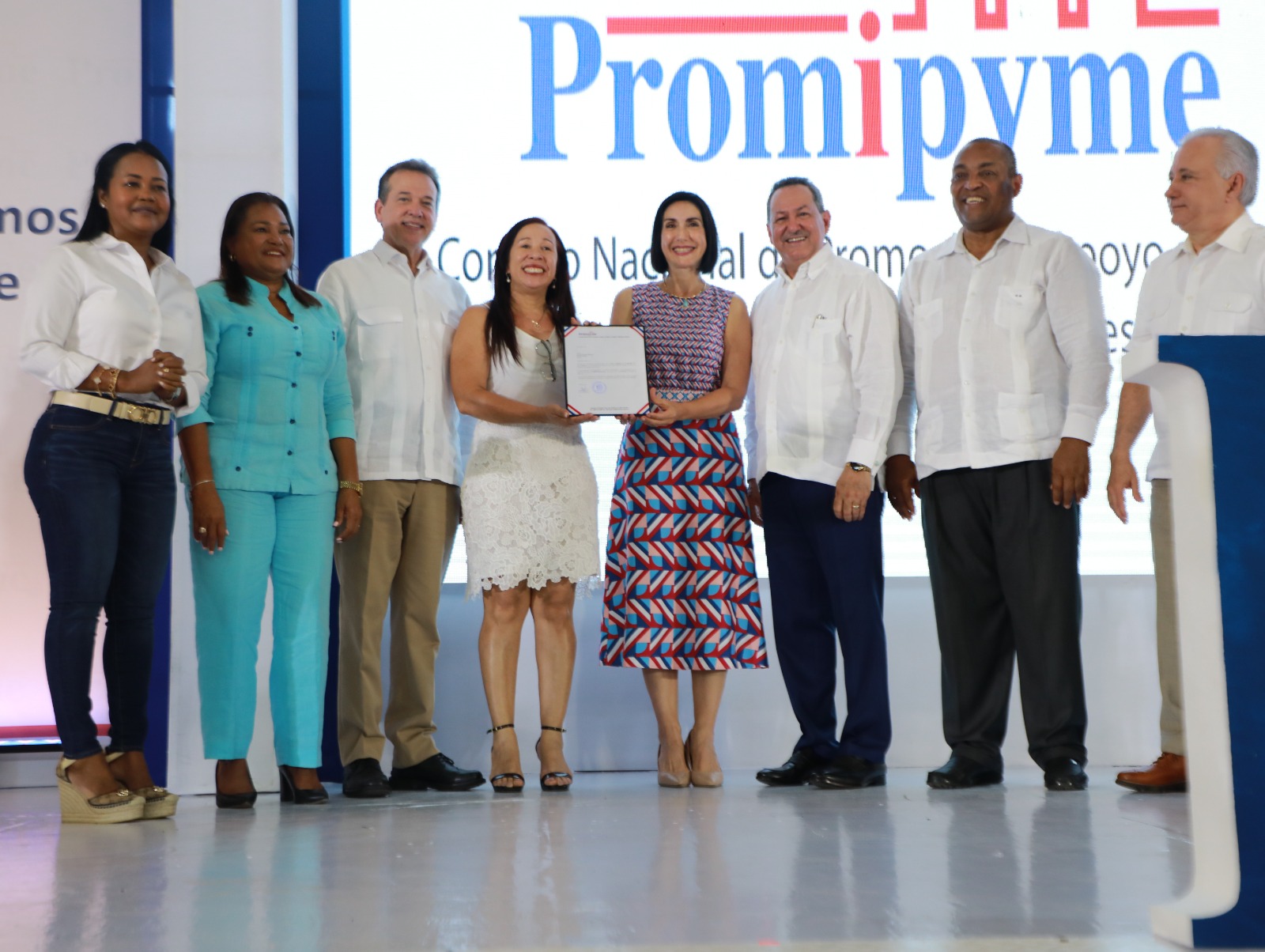 Gobierno entrega RD$470 MM a dueños de Mipymes en SDO – El Nuevo Diario ...