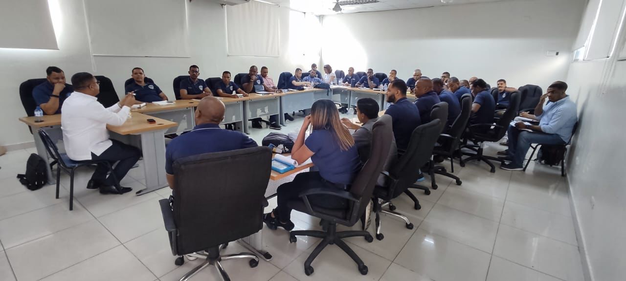 Oficiales del DICRIM se especializan en investigación criminal y ...