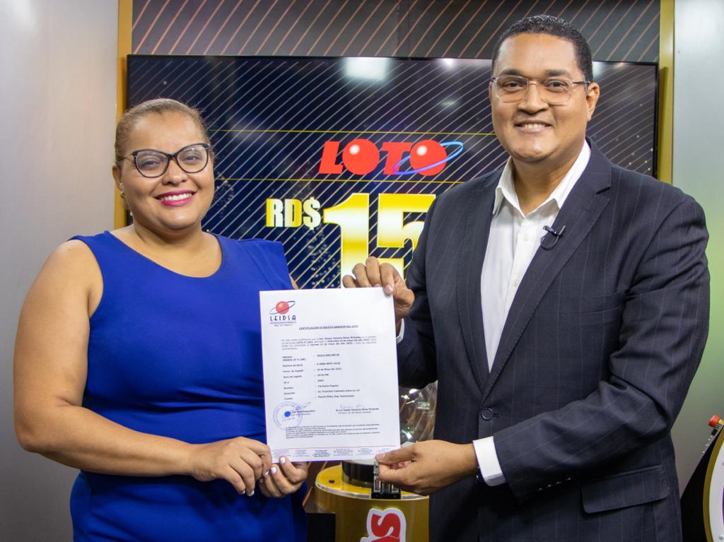 (VIDEO) Mujer se convierte en millonaria tras conseguir premio de RD$15 ...