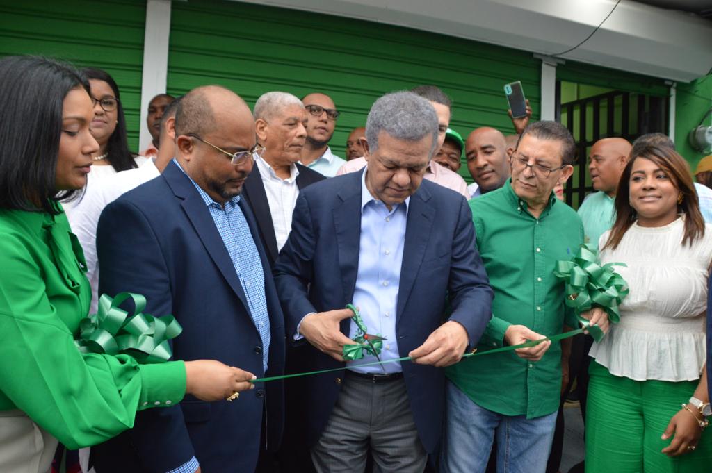 (VIDEO) Leonel inaugura nuevo local en Villa María; informa casas del ...