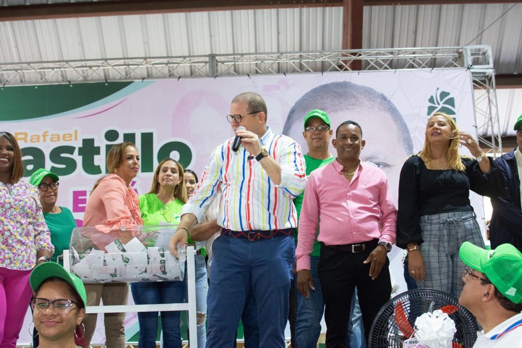 Diputado Rafael Castillo informa agasaja a madres en Santo Domingo Este ...