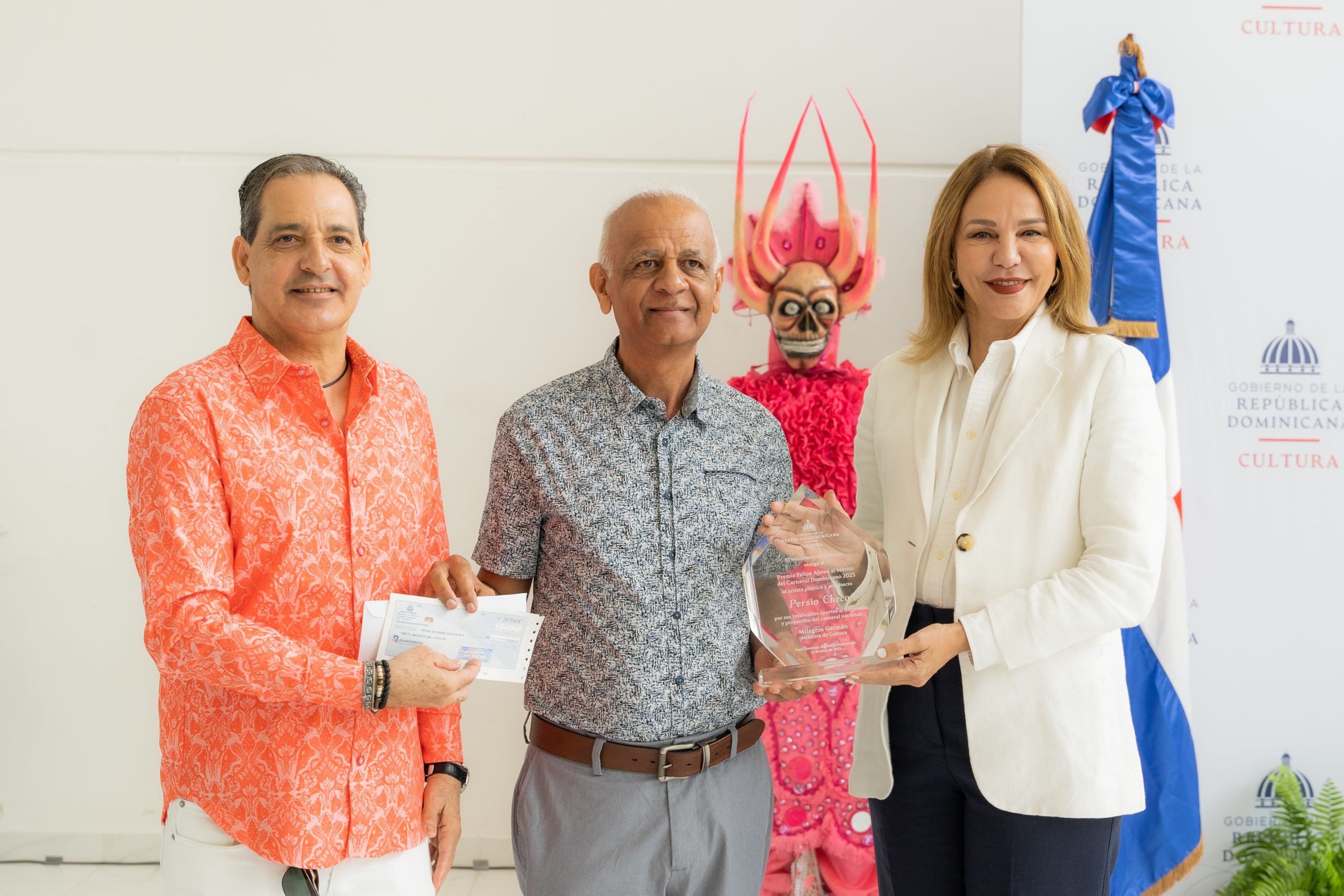 Ministerio de Cultura entrega premios a ganadores del Desfile Nacional ...